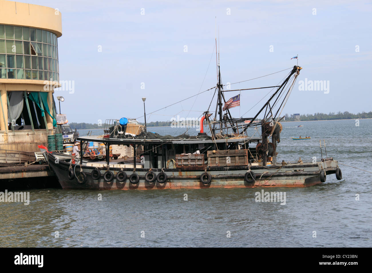 Fishing boat landing its catch at Central Market, Sandakan waterfront ...