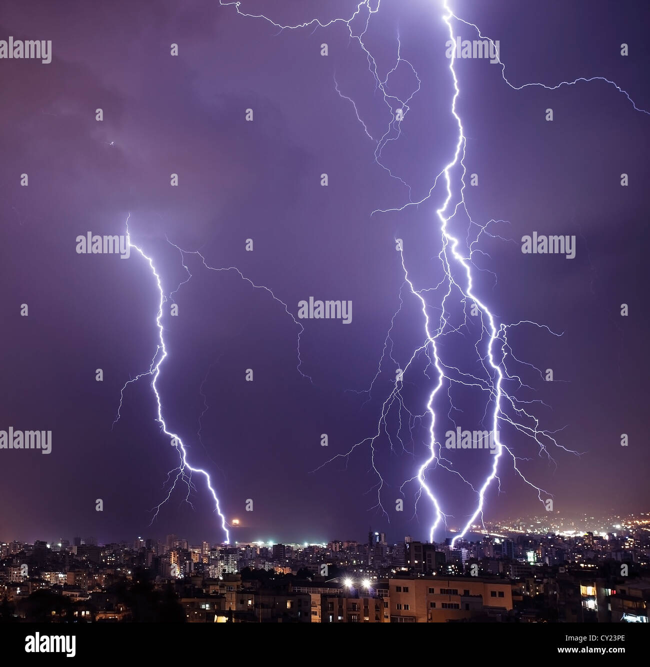 Lightning city hi-res stock photography and images - Alamy
