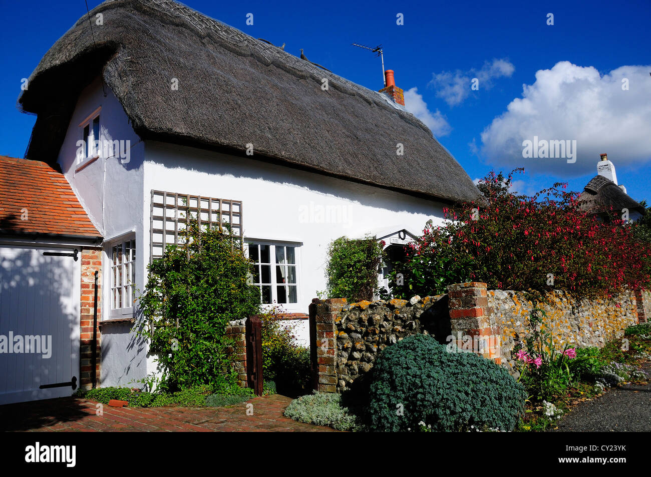 White painted cottage hi-res stock photography and images - Alamy