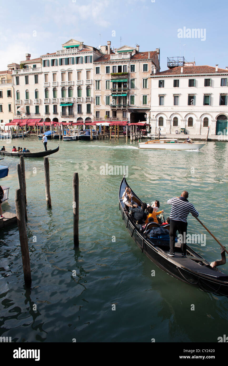 Gondola on canal grande in front of rialto bridge hi-res stock ...