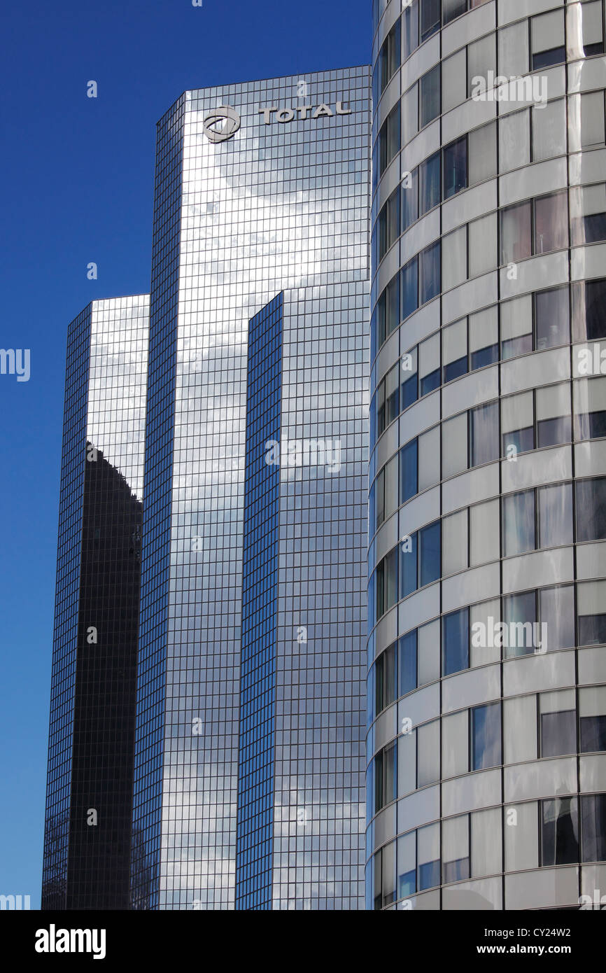 Total energies headquarters hi-res stock photography and images - Alamy