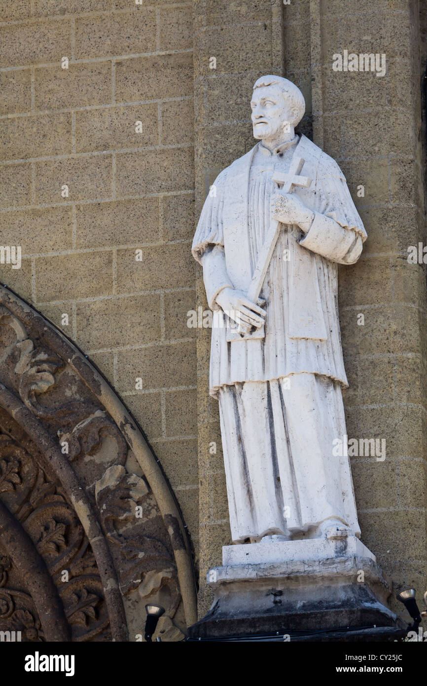 Statues of the Cathedral in Manila, Philippines Stock Photo - Alamy