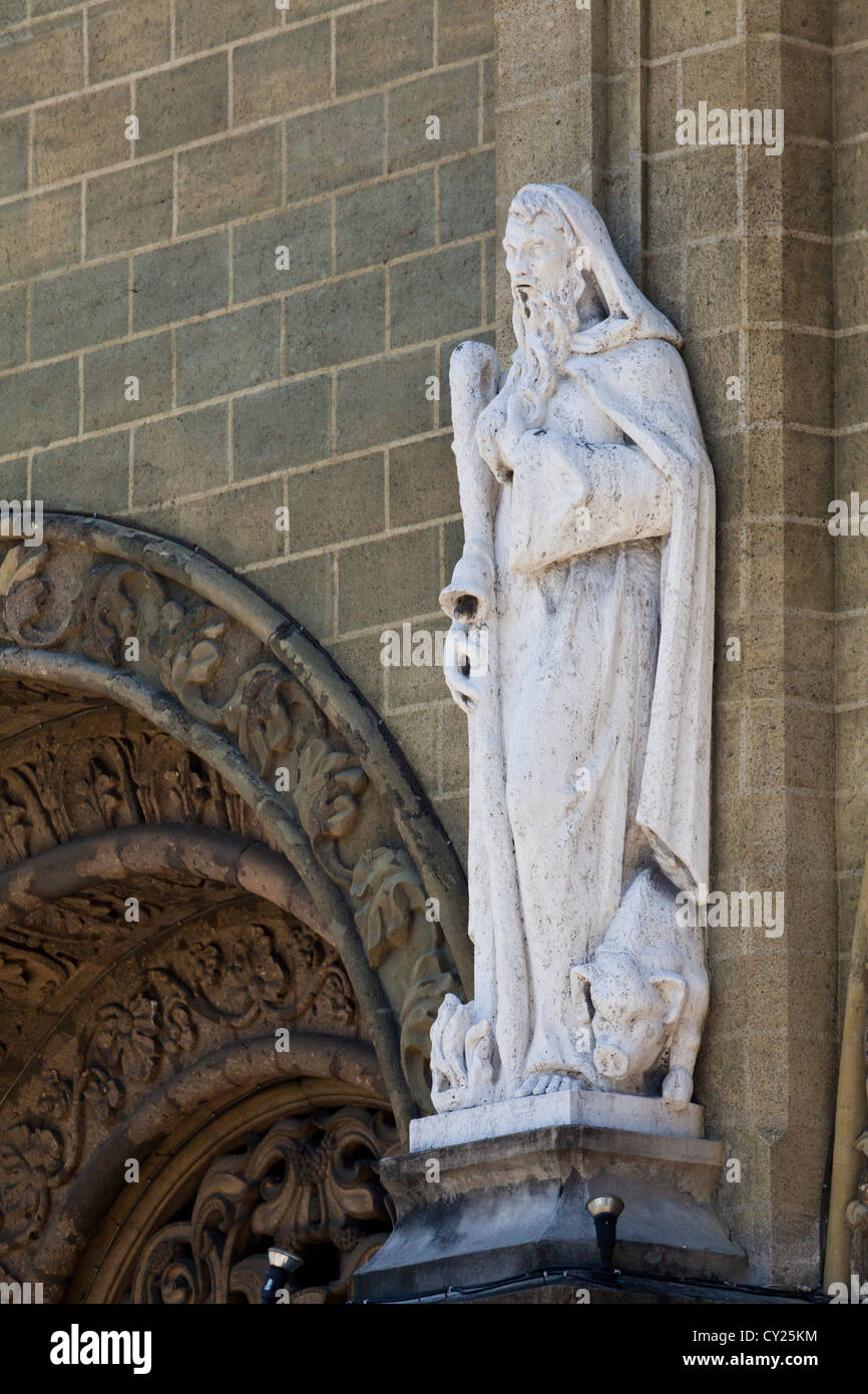 Statues of the Cathedral in Manila, Philippines Stock Photo - Alamy