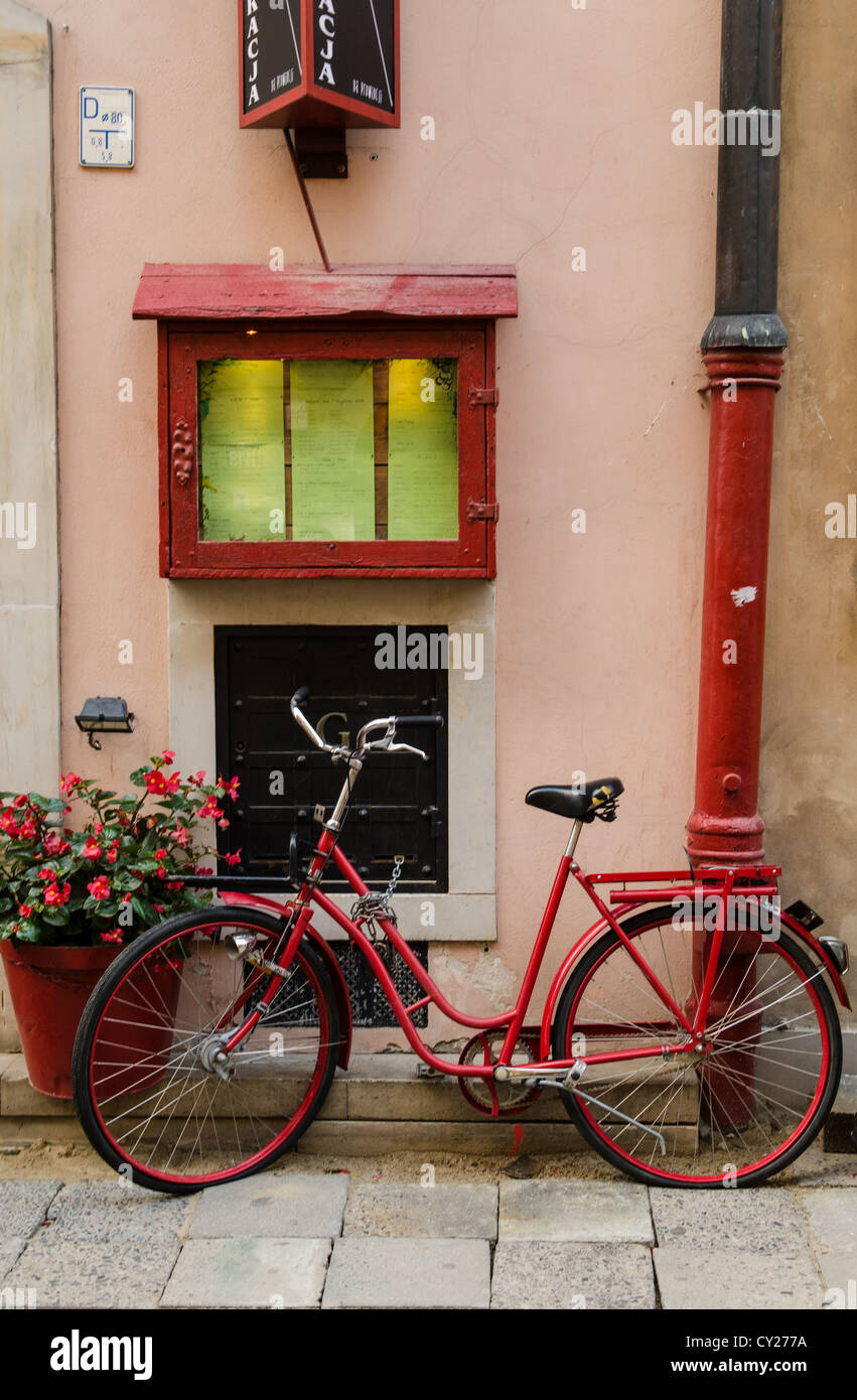 Red bicycle hi-res stock photography and images - Alamy