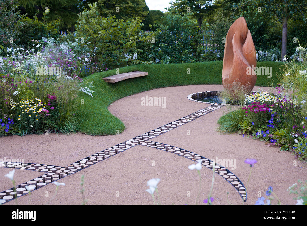 Contemporary garden path hi-res stock photography and images - Alamy