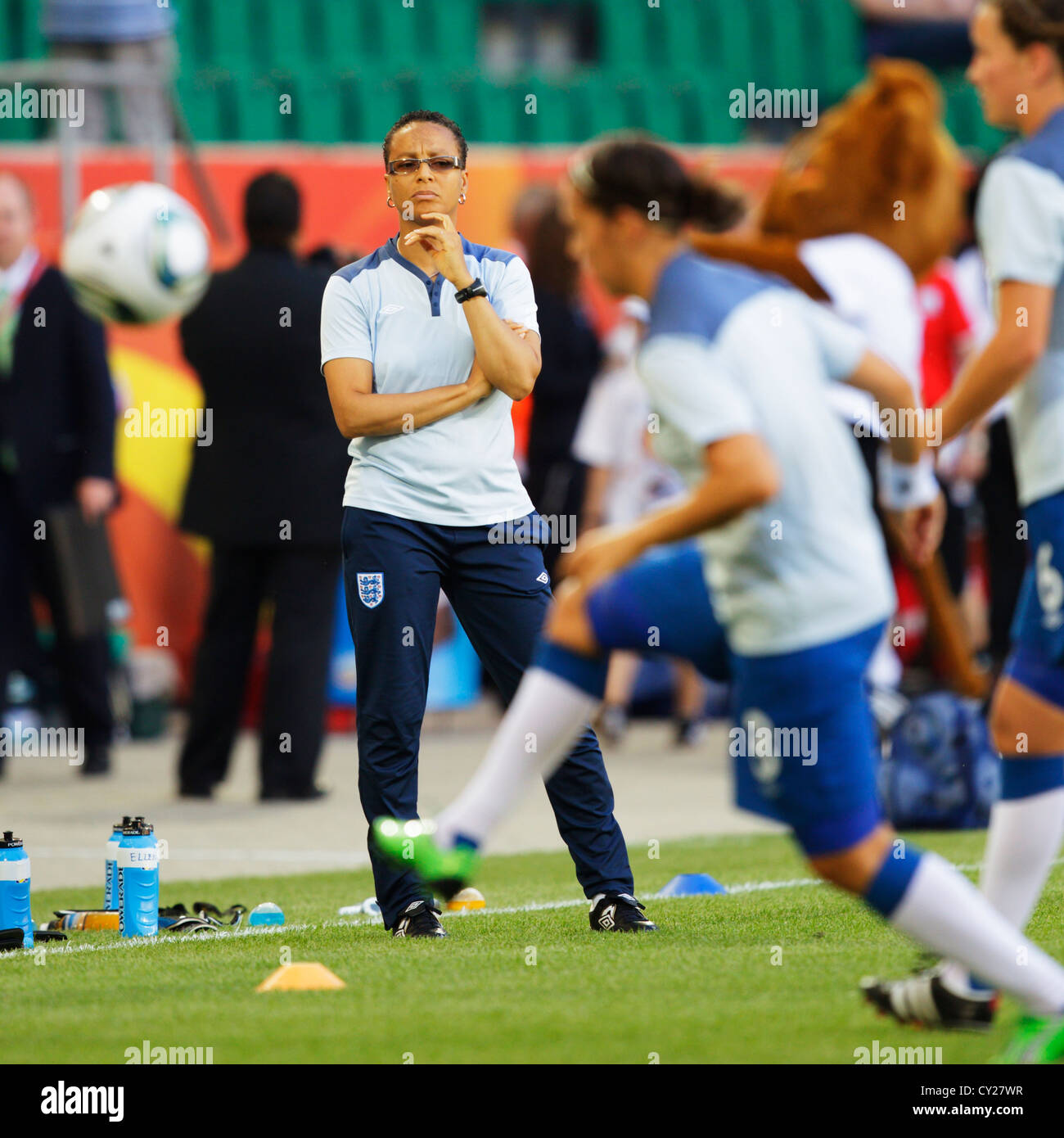Female coach sidelines hi-res stock photography and images - Alamy