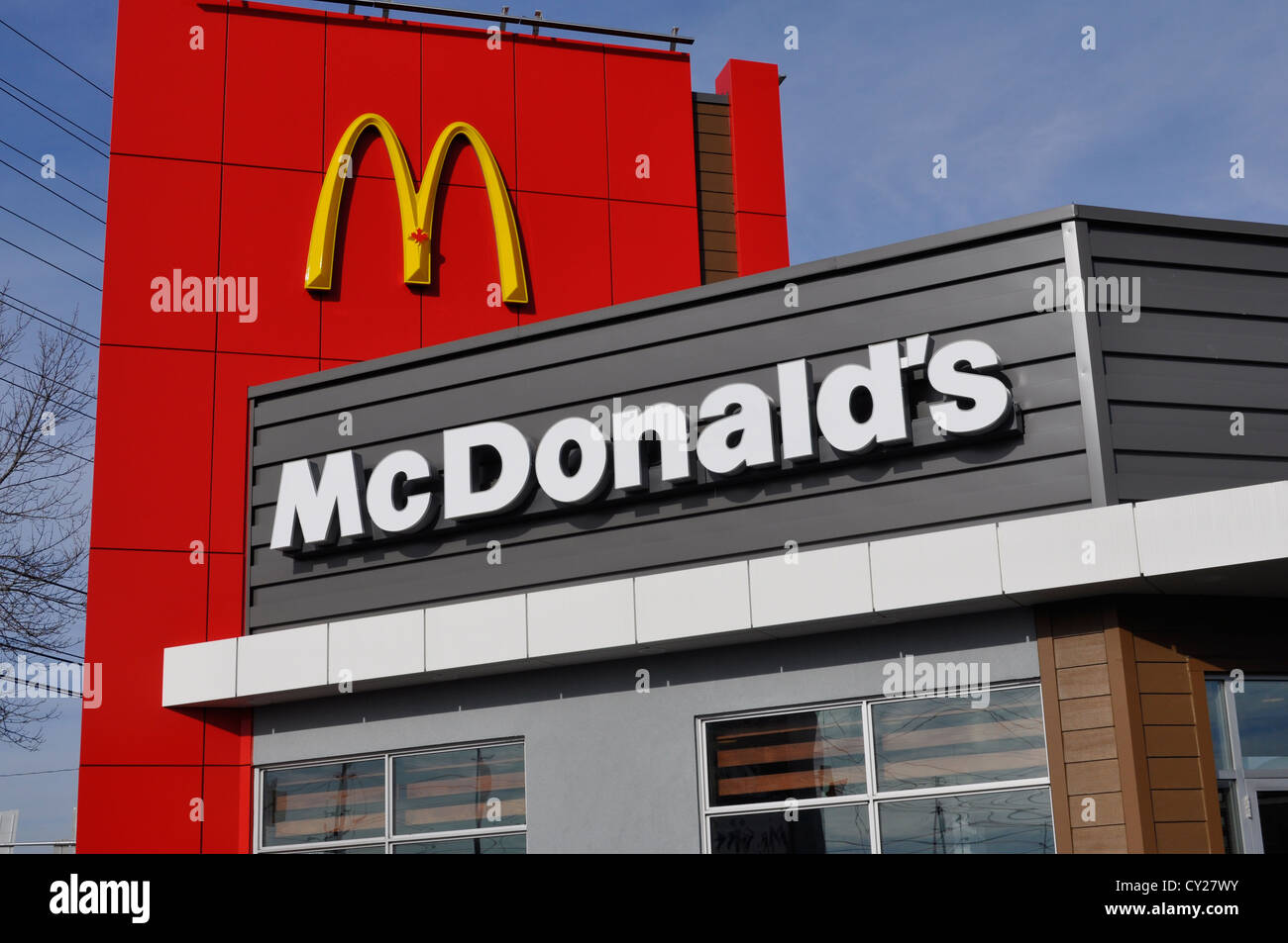 Mcdonalds resturant and sign hi-res stock photography and images - Alamy
