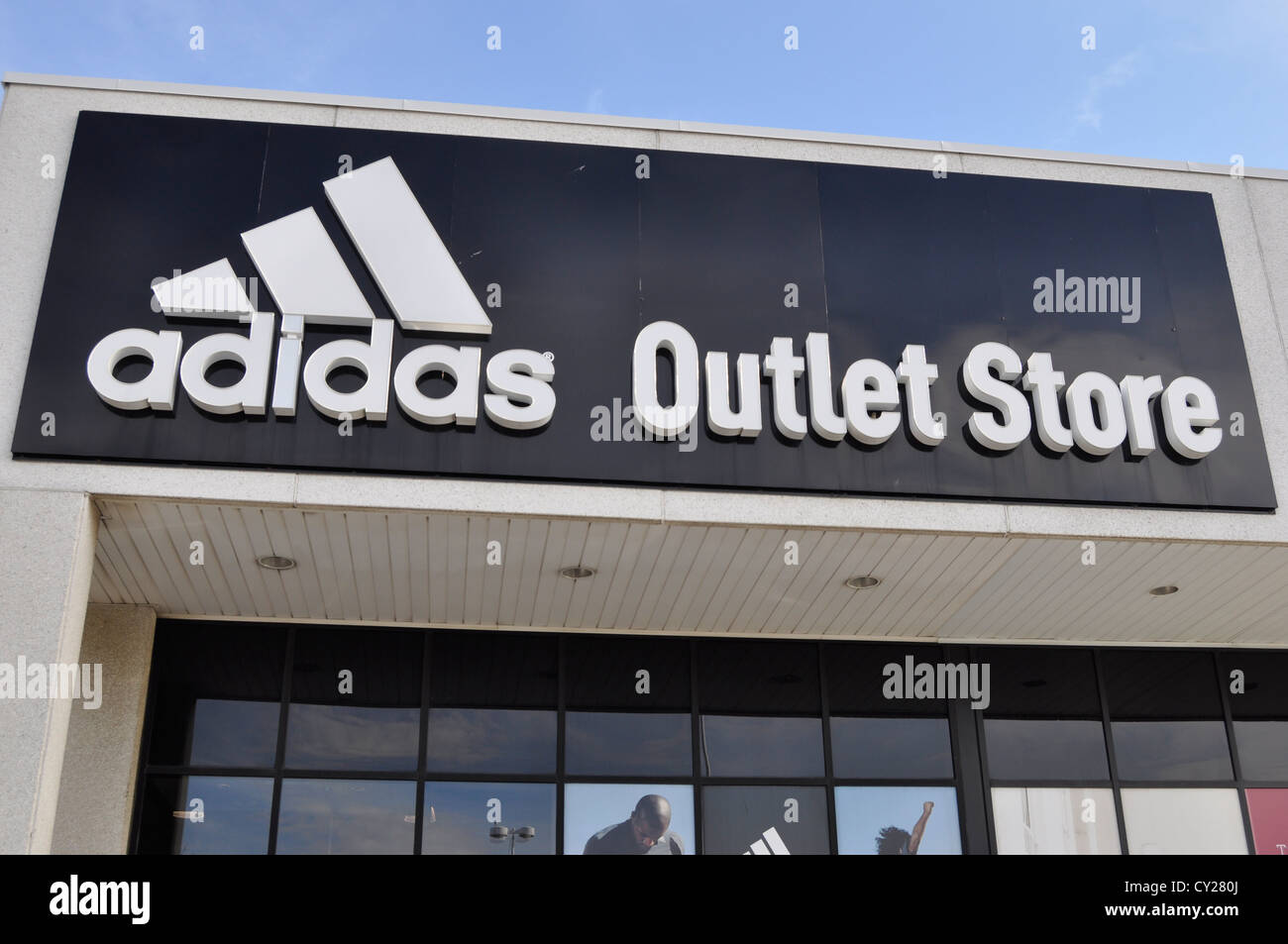 Adidas store front hi-res stock photography and images - Alamy