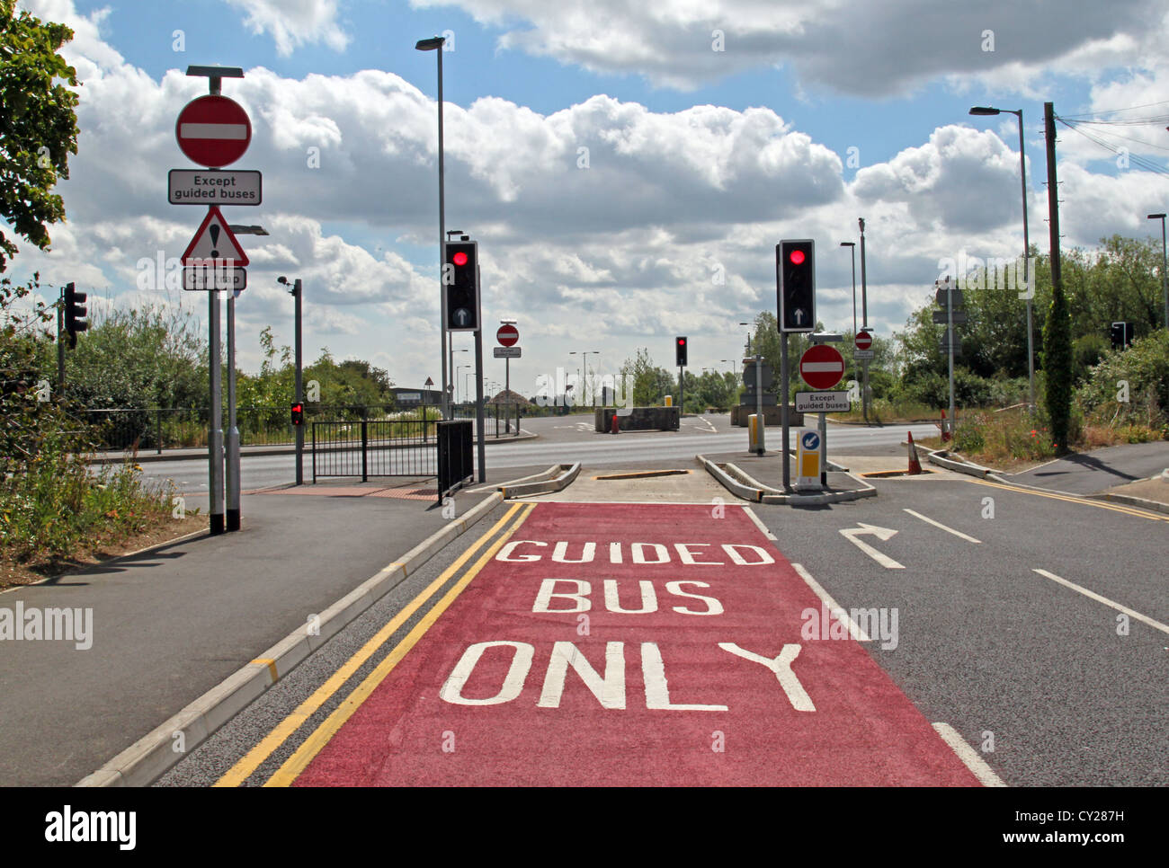 The Guided bus way that connects Cambridge and St Ives in ...