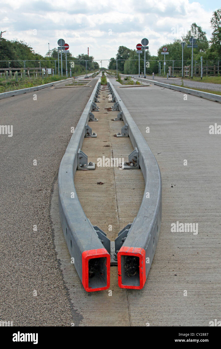The Guided bus way that connects Cambridge and St Ives in ...