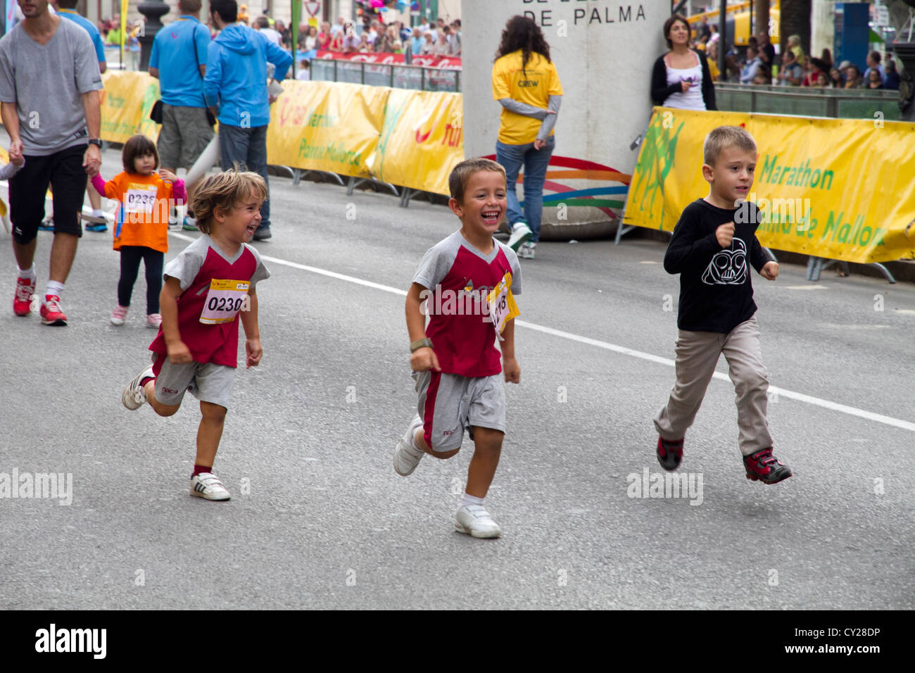 Children marathon hi-res stock photography and images - Alamy