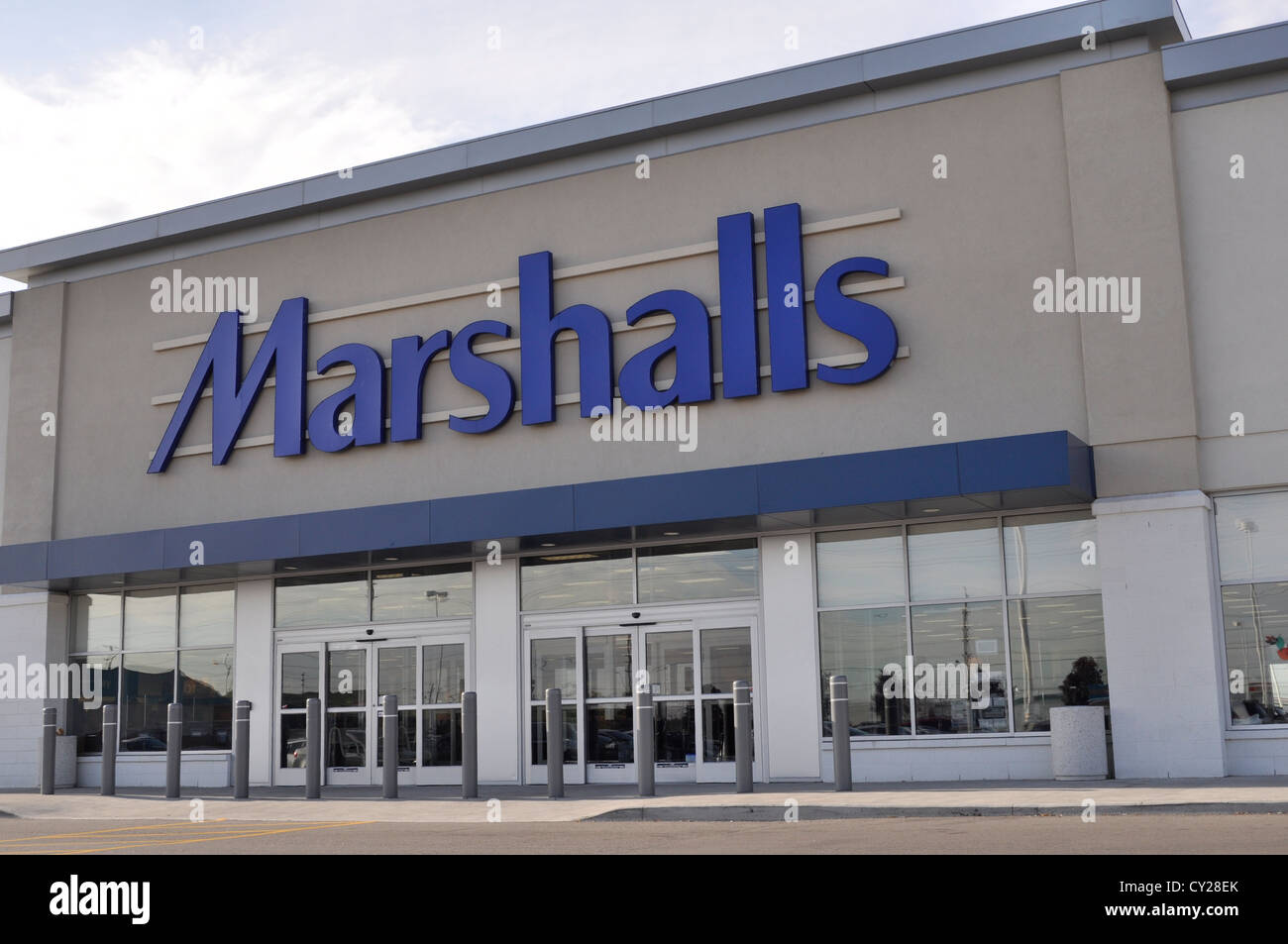 Marshalls clothing hi-res stock photography and images - Alamy