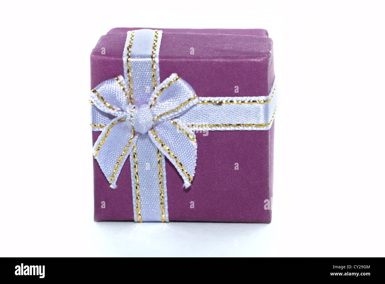 Violet gift box isolated on white Stock Photo - Alamy