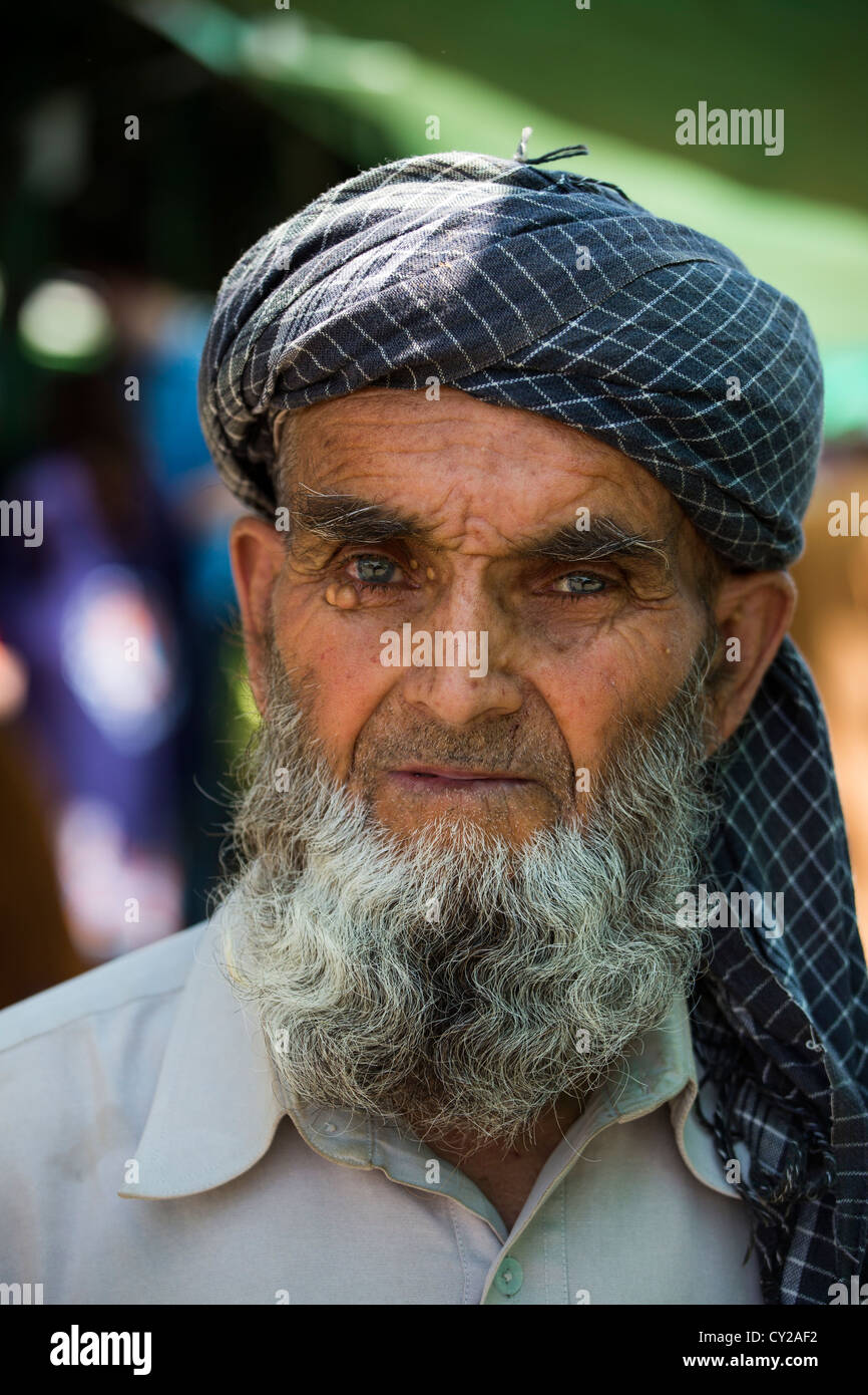 Traditional dress in pakistan hi-res stock photography and images - Alamy