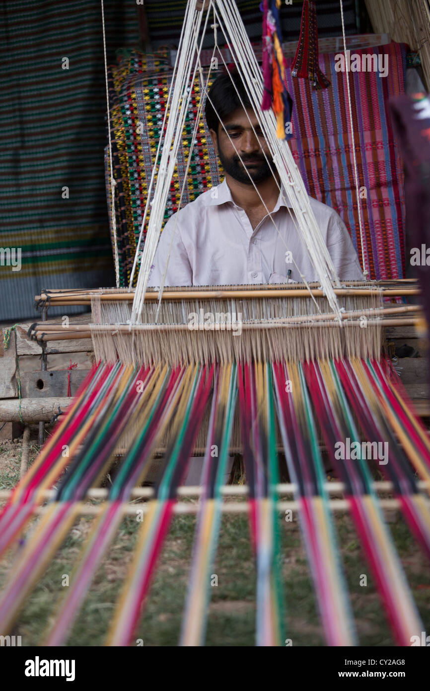 Man making a carpet on a loom in Islamabad, Pakistan Stock Photo - Alamy