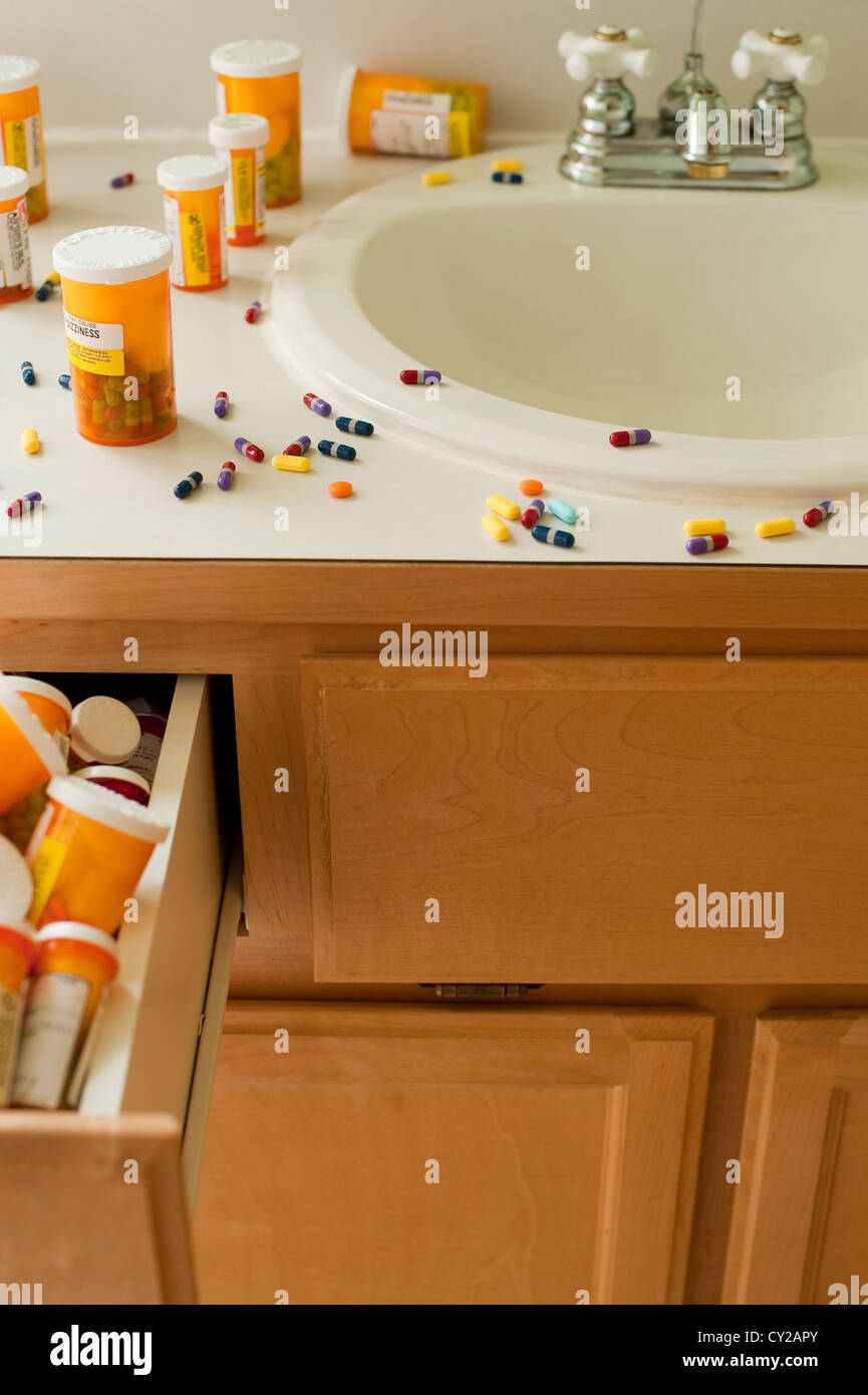 Drugs pills medication drawer hi-res stock photography and images - Alamy