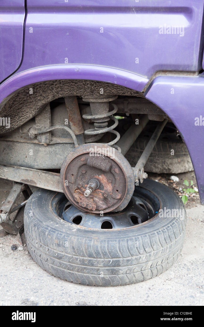 Broken wheel in wreck car on a road Stock Photo - Alamy