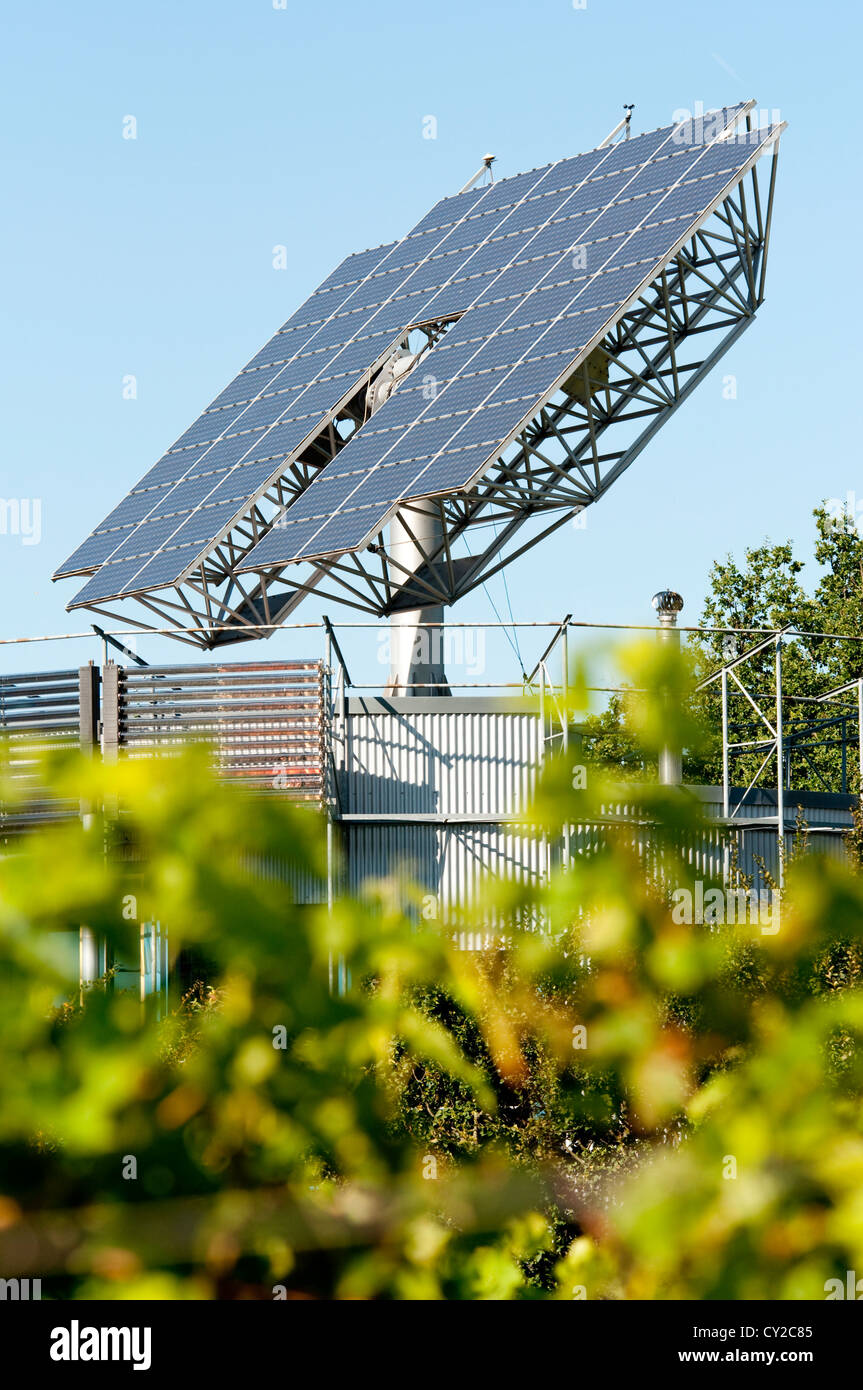 Solar Panels That Automatically Turns To The Sun Stock Photo - Alamy
