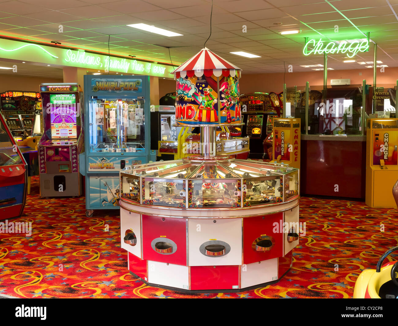 Small amusement arcade on the landward end of Saltburn Pier Stock Photo ...