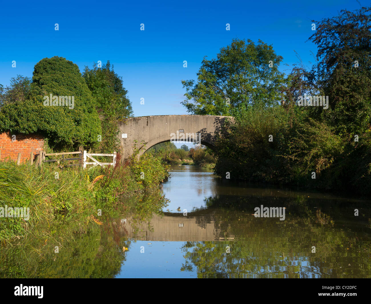 Still waters and Somerton Mill bridge on the Oxford Union Canal in ...