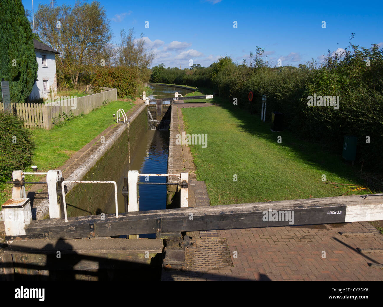 Nell Bridge Lock on the Oxford Union Canal in the Cherwell Valley ...