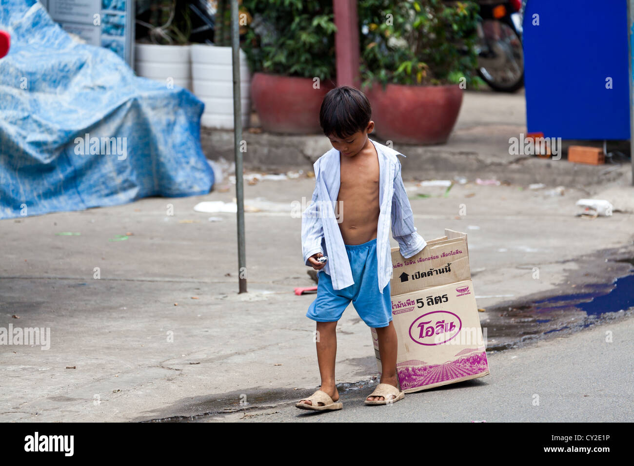 Little Boy pulling a Box in Phnom Penh, Cambodia Stock Photo - Alamy