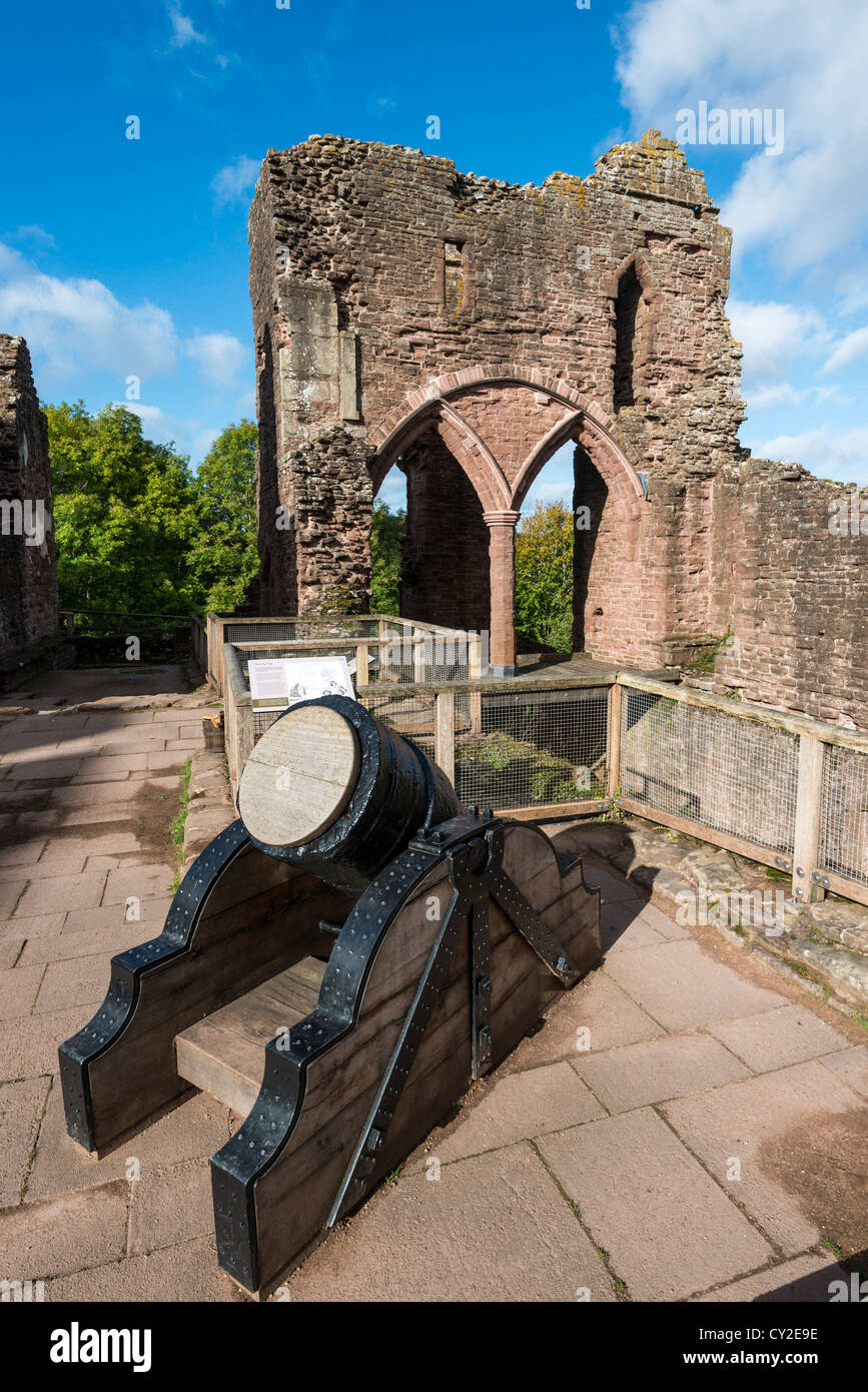 CANON NAMED "ROARING MEG" AT GOODRICH CASTLE, ROSS-ON-WYE ...