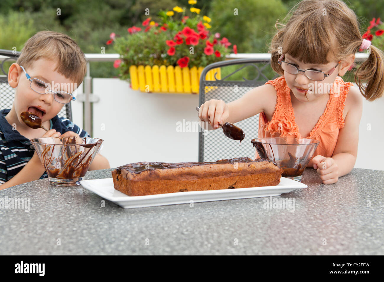 Kids decorating the chocolate cake Stock Photo - Alamy