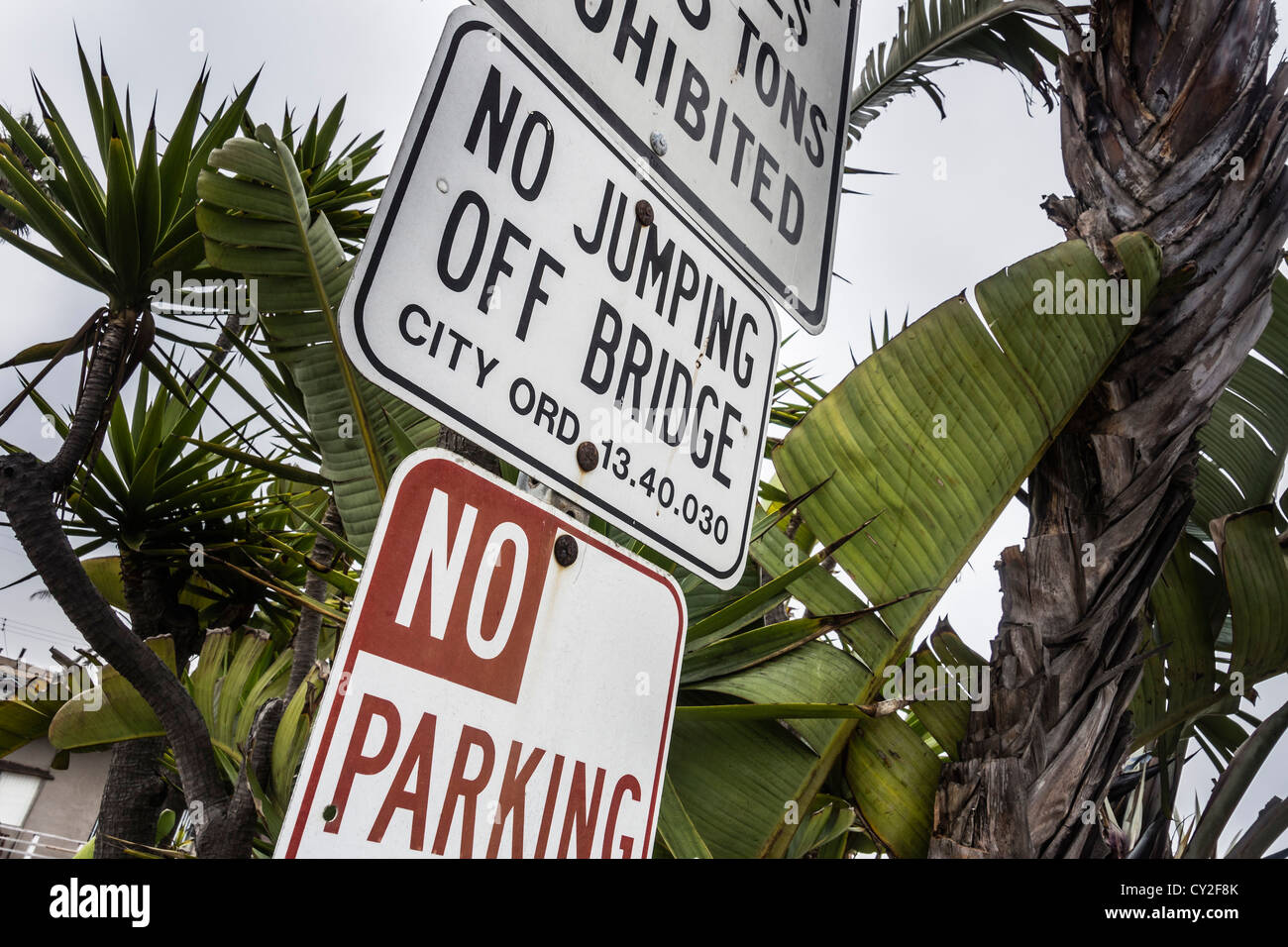 No jumping off bridge hi-res stock photography and images - Alamy
