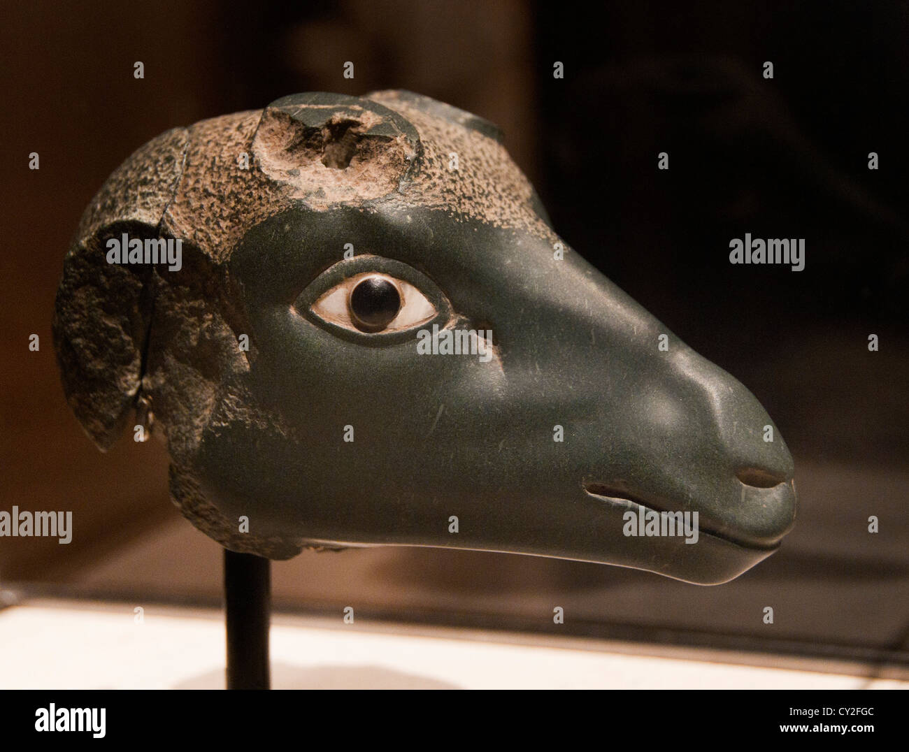 Egypt alabaster statue hi-res stock photography and images - Alamy