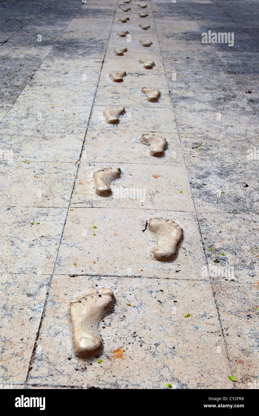 Optical Illusion Sign High Resolution Stock Photography and Images - Alamy