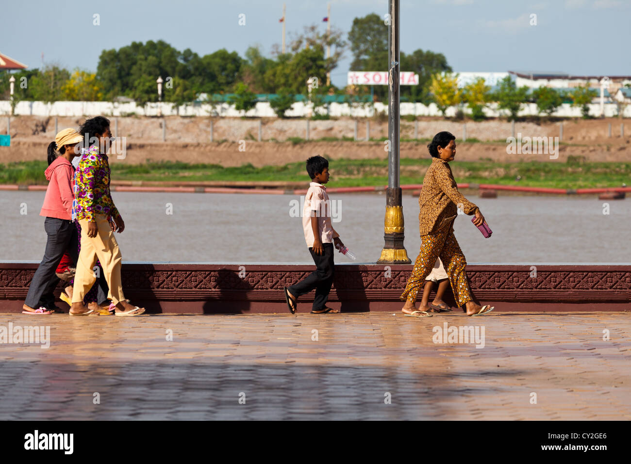 Typical Street Life in Phnom Penh, Cambodia Stock Photo - Alamy