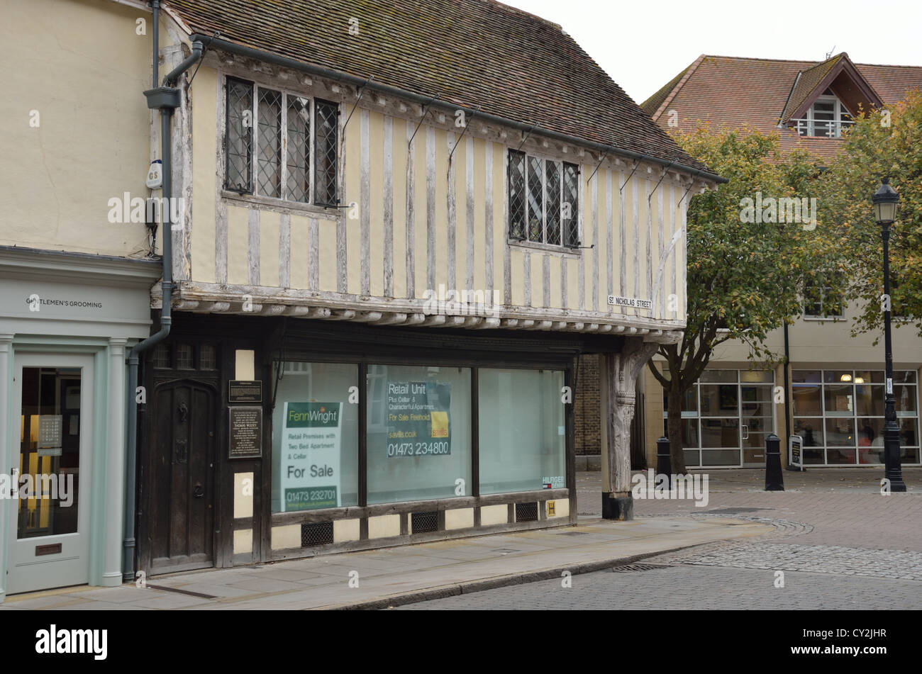 Tudor frame building hi-res stock photography and images - Alamy