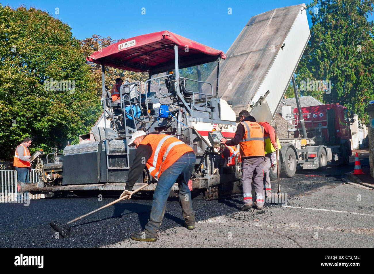Road tarmac machine hi-res stock photography and images - Alamy