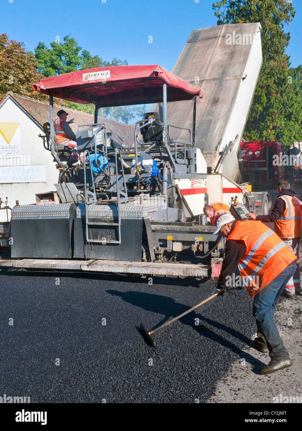Road tarmac machine hi-res stock photography and images - Alamy