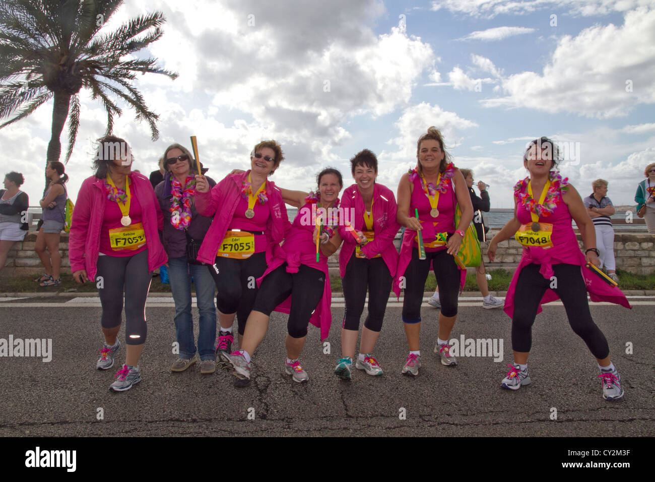 Marathon supporters hi-res stock photography and images - Alamy