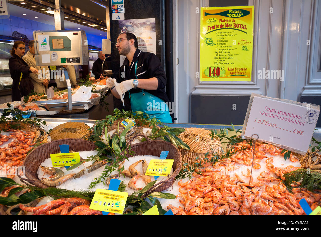 Paris, France, Europe, fishmonger at market "Marché poncelet Stock ...
