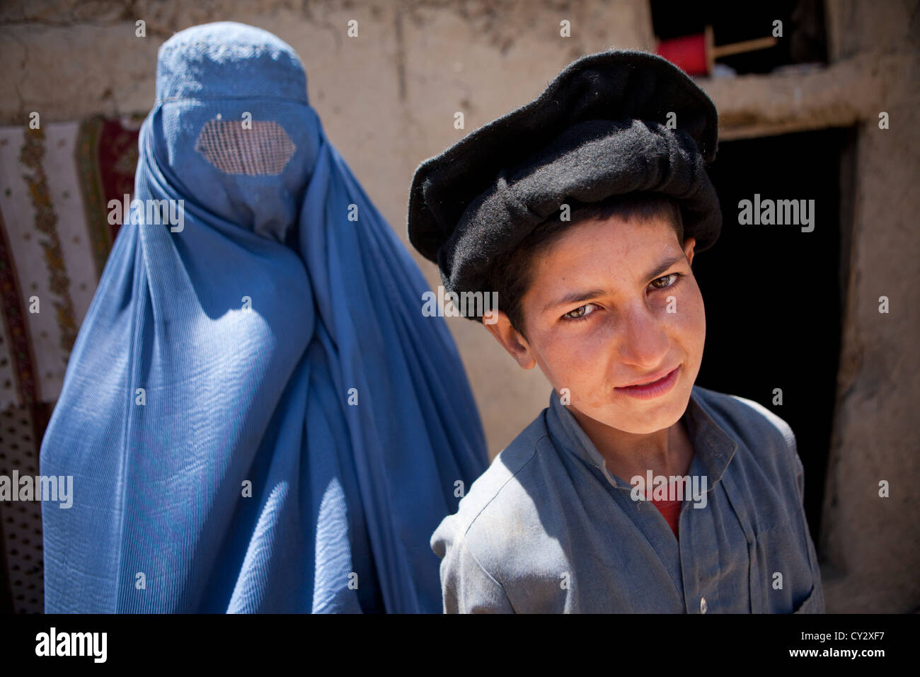 Afghan boy with his mother in burka Stock Photo - Alamy