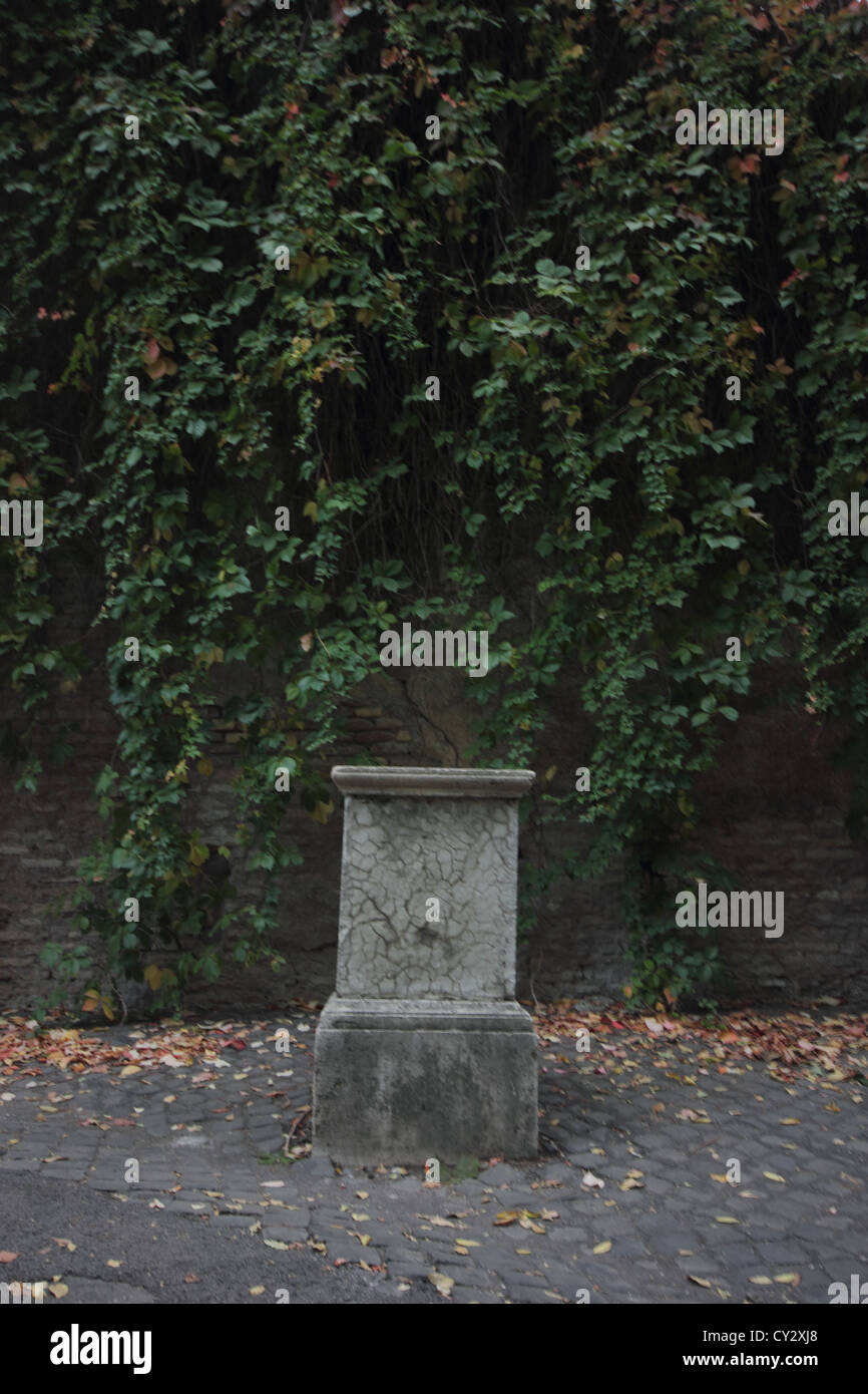 Beautiful empty roman marble statue base hi-res stock photography and ...