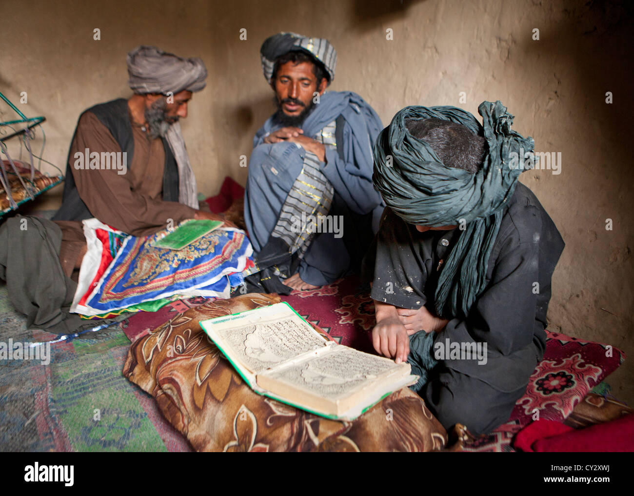 Afghan family living as displaced people in a slum in kabul Stock Photo ...