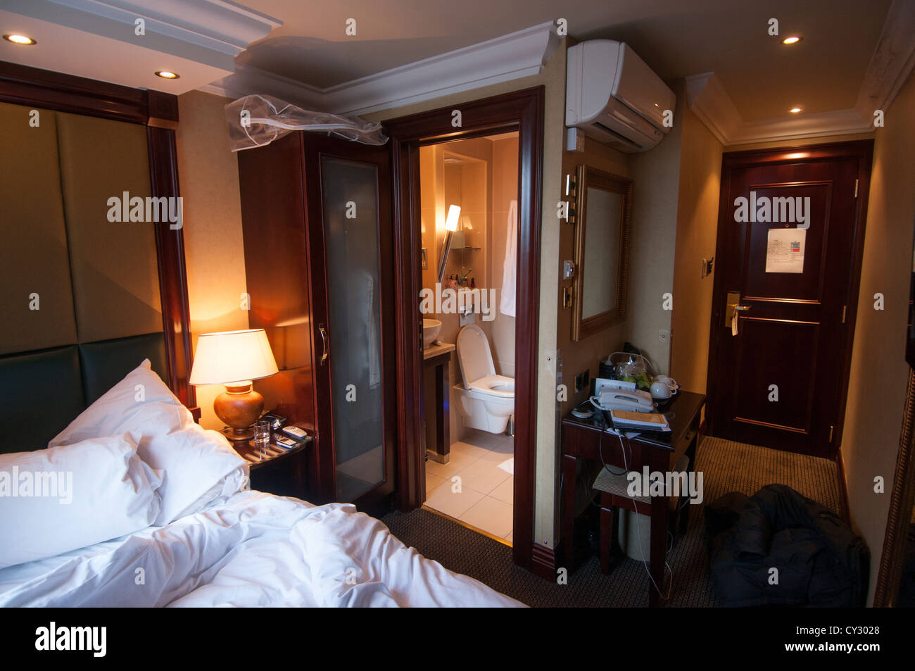 Very small hotel room in London Stock Photo - Alamy