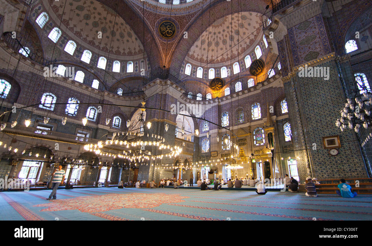 Interior of the Sultan Ahmed (Blue) mosque, Istanbul Stock Photo - Alamy