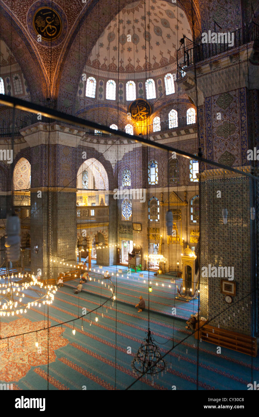 Interior of the Sultan Ahmed (Blue) mosque, Istanbul Stock Photo - Alamy