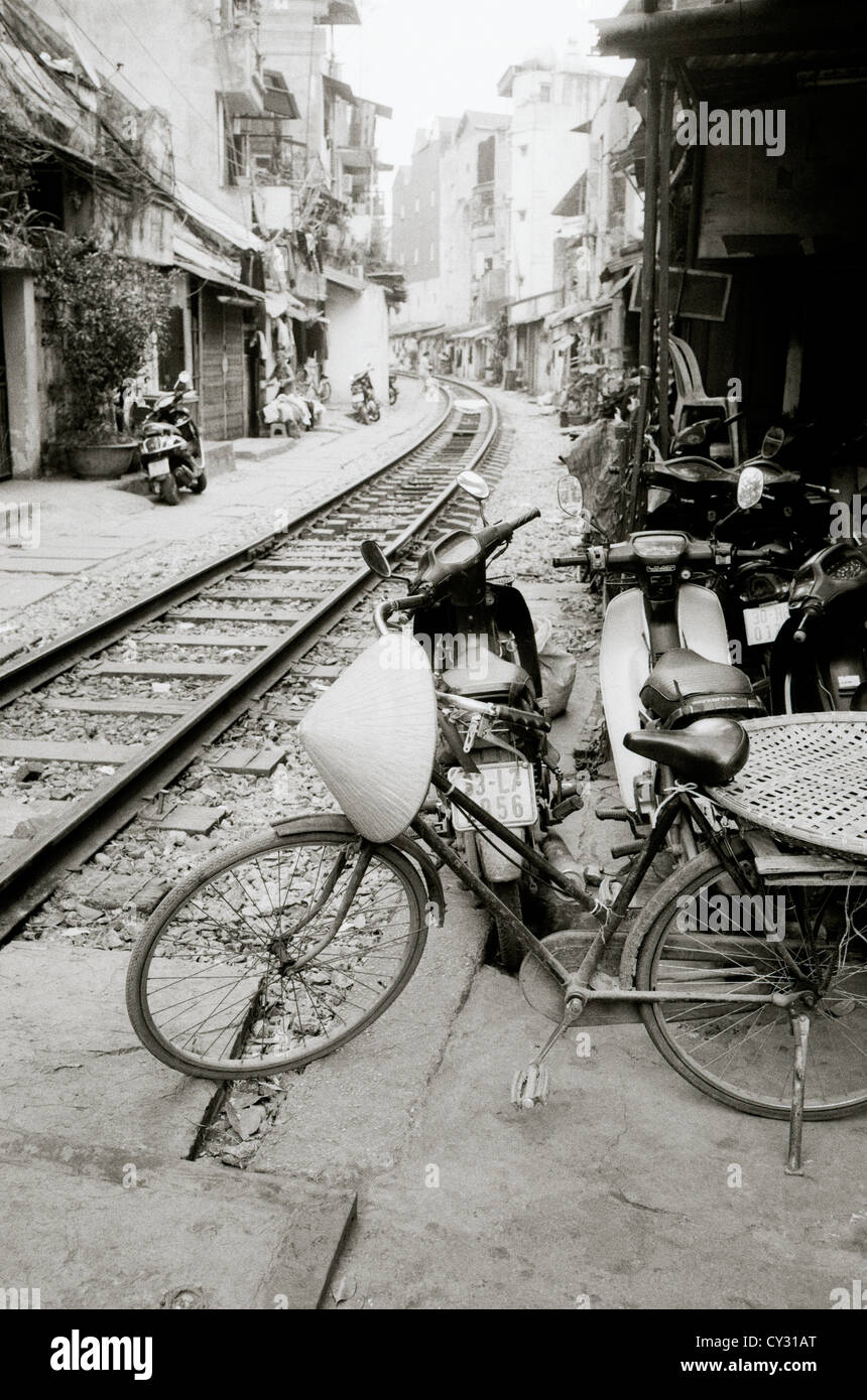 Vietnam slum hi-res stock photography and images - Alamy