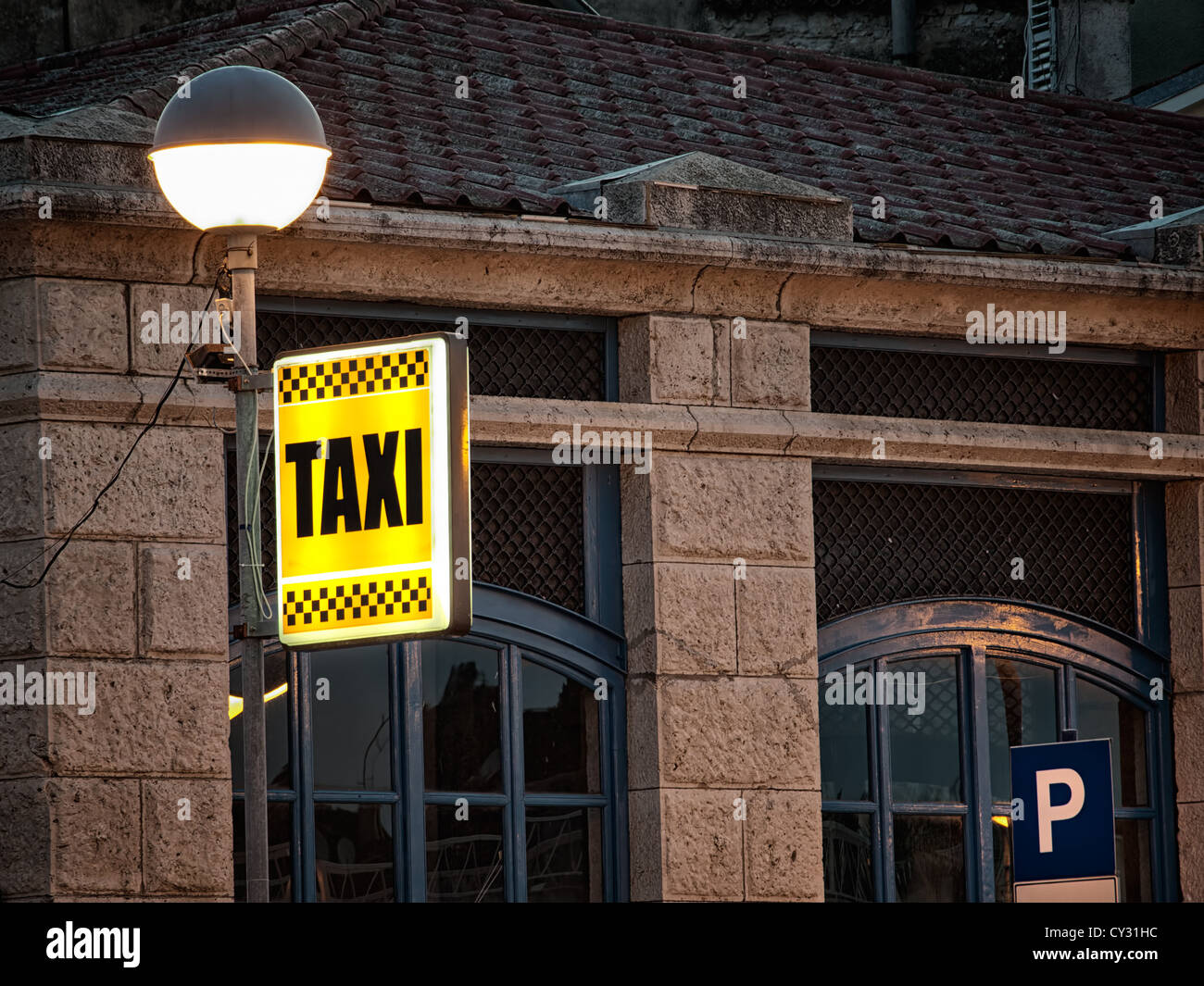 Glowing taxi sign hi-res stock photography and images - Alamy
