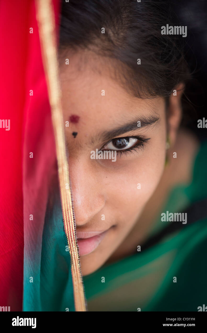 Indian girl red veil hi-res stock photography and images - Alamy