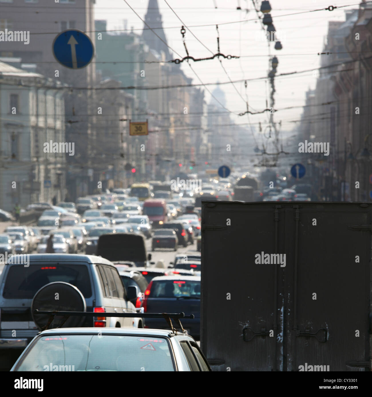 Bumper to bumper fuel queue hi-res stock photography and images - Alamy