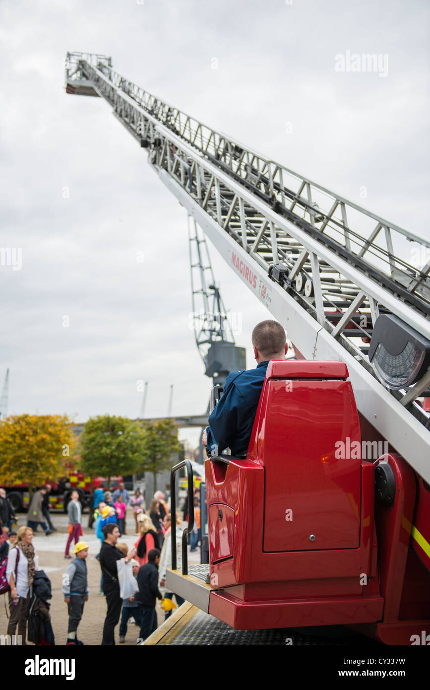 London fire brigade ladder vehicle hi-res stock photography and images ...