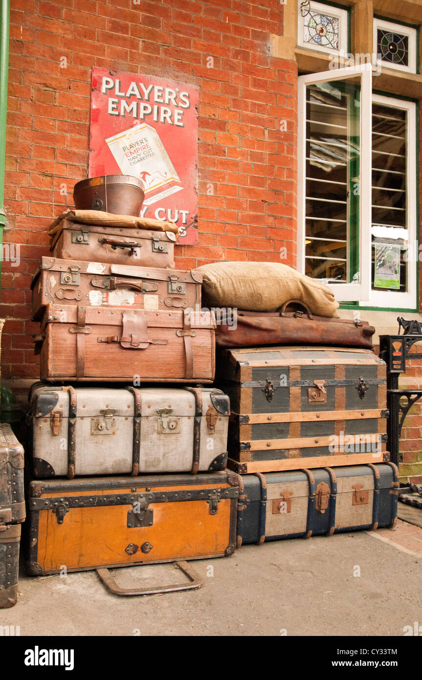 Railway porter with trolley of luggage hi-res stock photography and ...