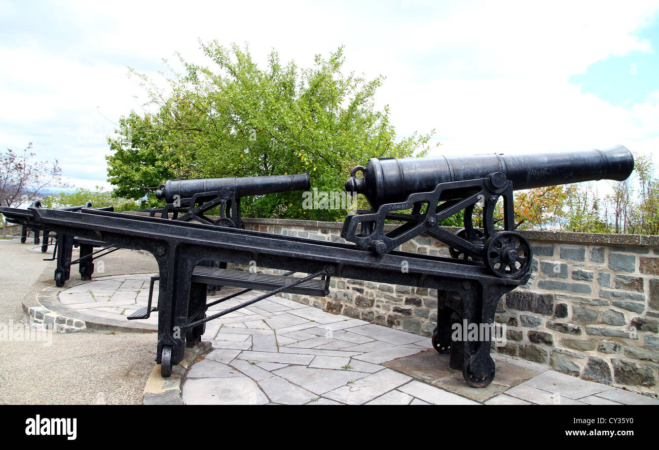Black cannons hi-res stock photography and images - Alamy